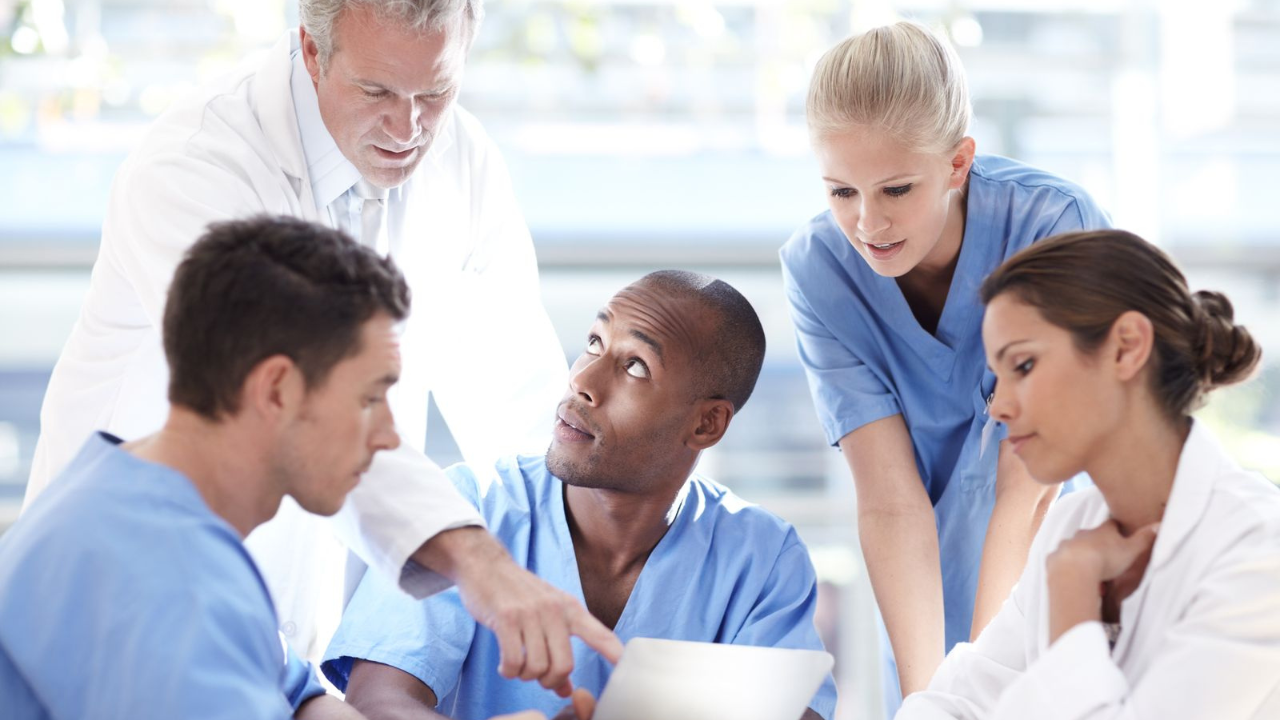 Debriefing en simulación en salud: clave para la mejora del desempeño ...